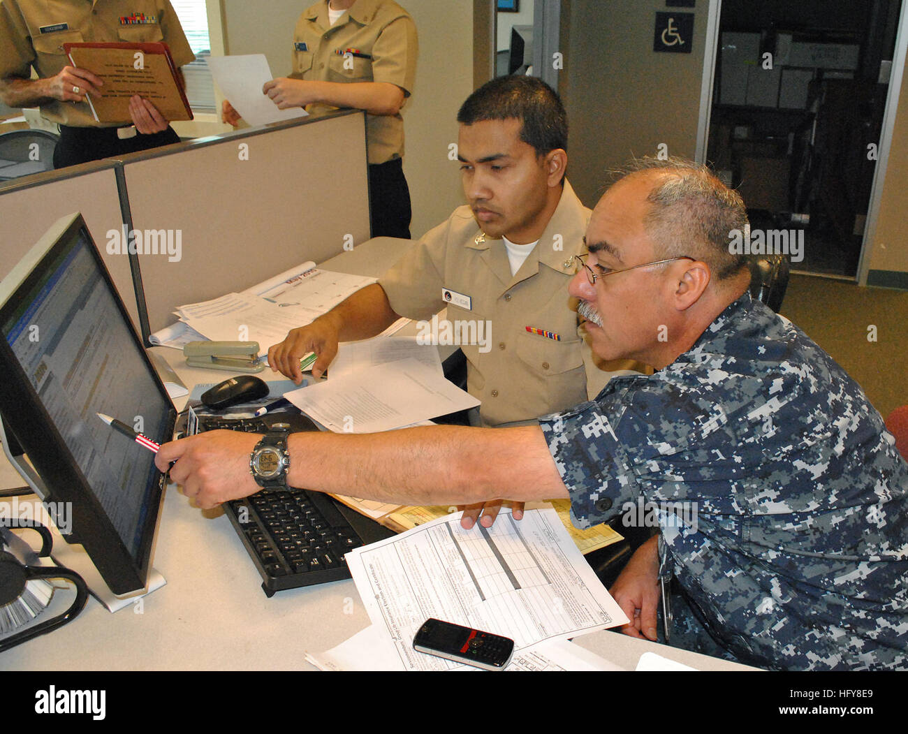 Data center support specialist image hi-res stock photography and ...