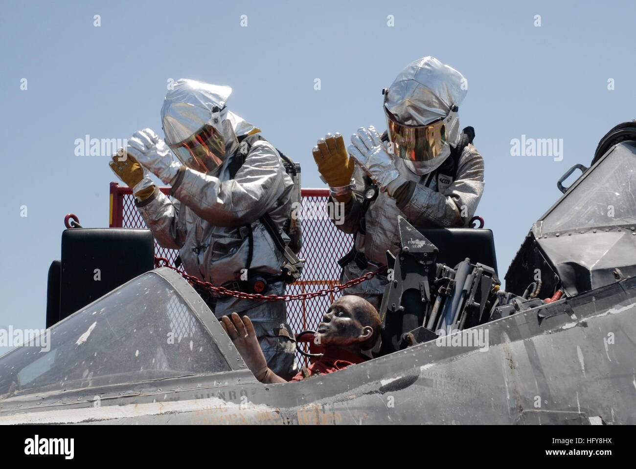100614-N-6552M-047 SAN DIEGO (June 14, 2010) Aviation Boatswain's Mates ...