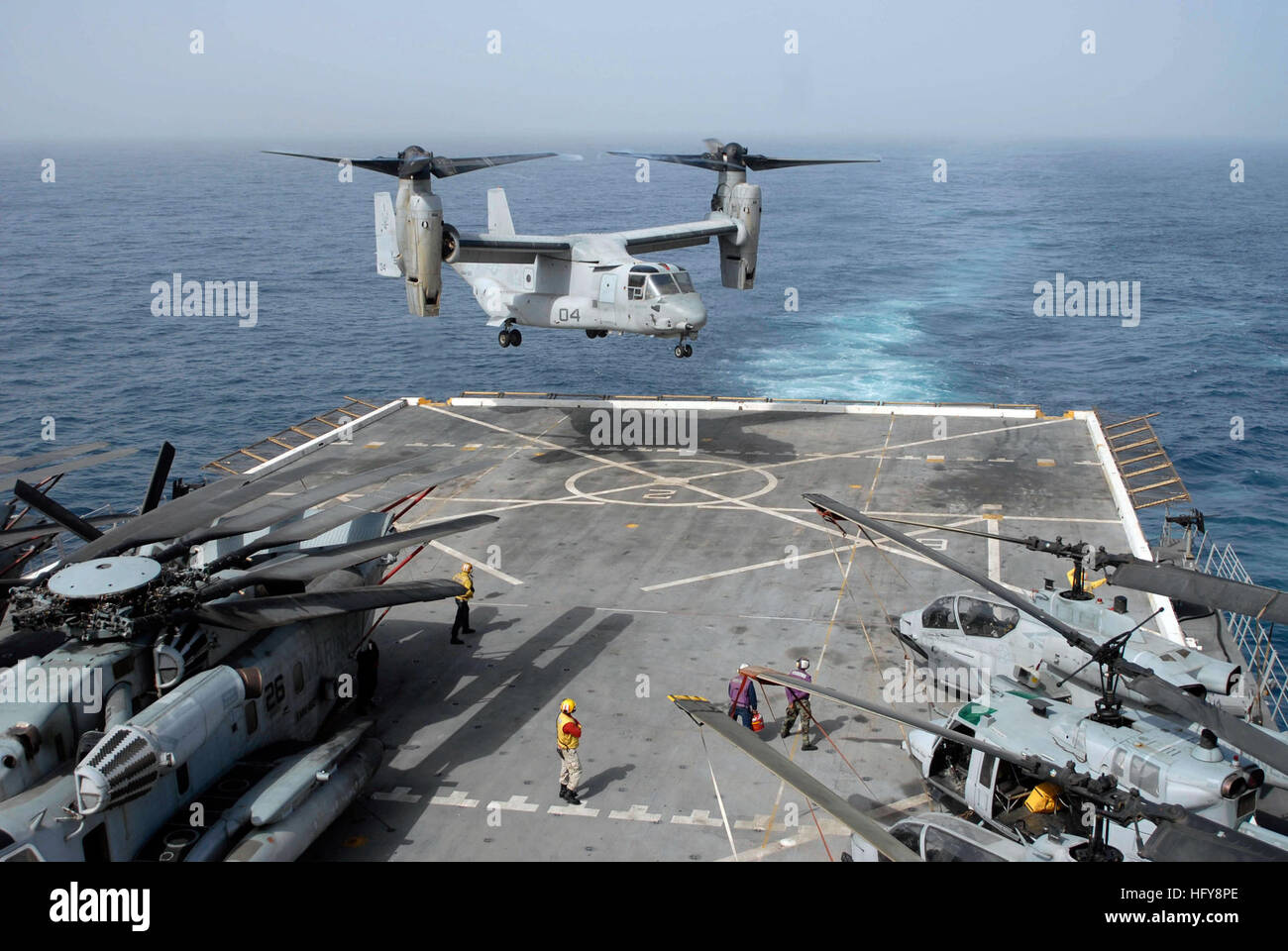Golden eagles of marine medium tiltrotor squadron vmm 162 hi-res stock ...