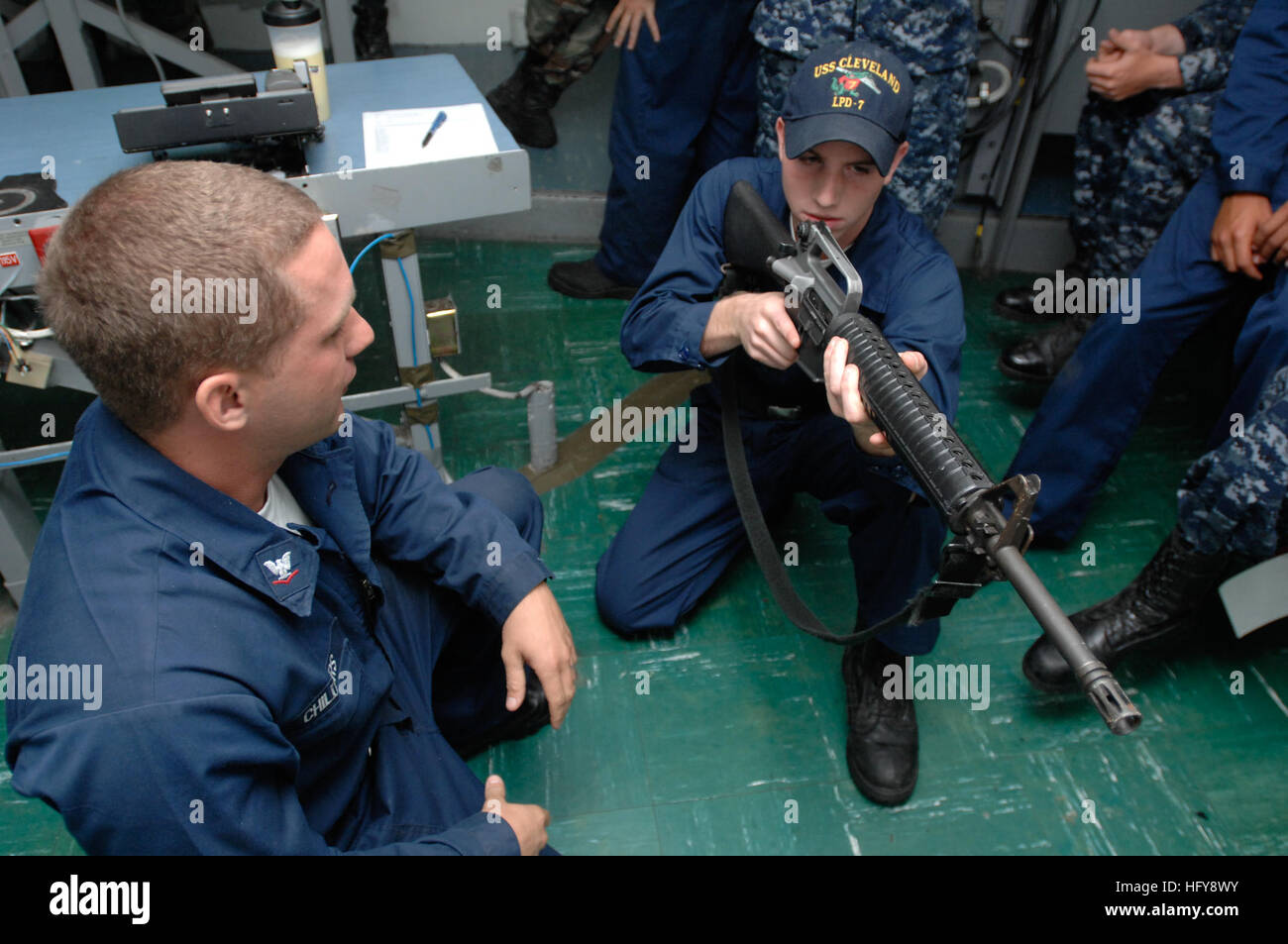 M 16 rifle familiarization hi-res stock photography and images - Alamy
