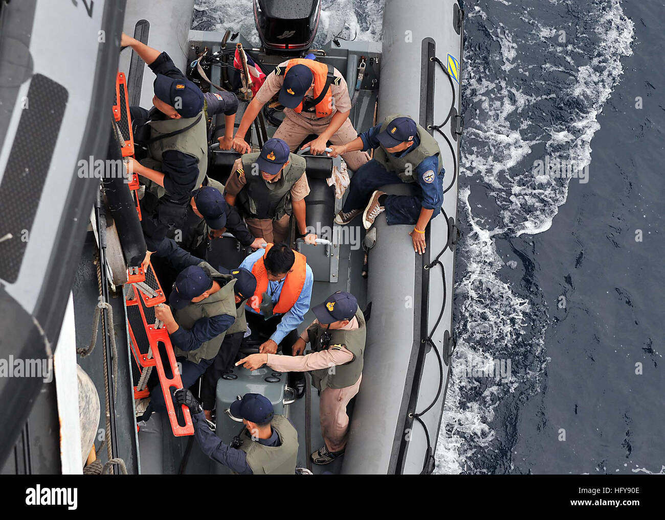 Ladder rope sailors hi-res stock photography and images - Alamy