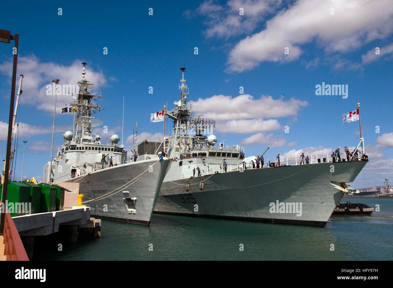 100624-N-6674H-015 PEARL HARBOR (June 24, 2010) Sailors aboard the ...