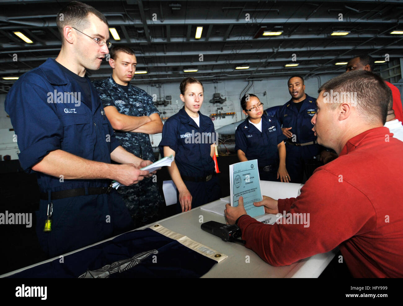 Enlisted aviation warfare hi-res stock photography and images - Alamy