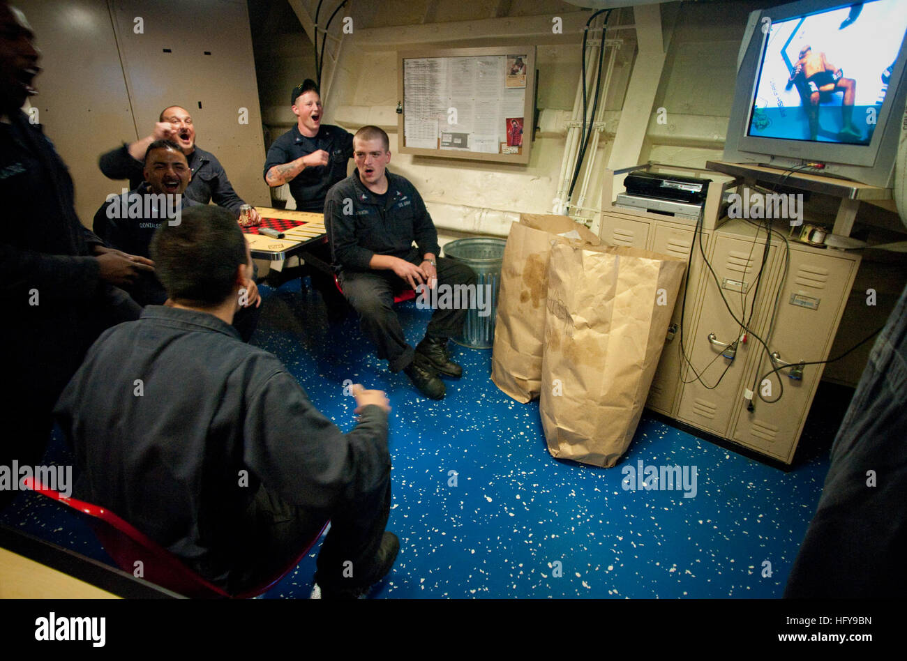 Sailors aboard USS New Orleans (LPD 18) participate in recreational ...