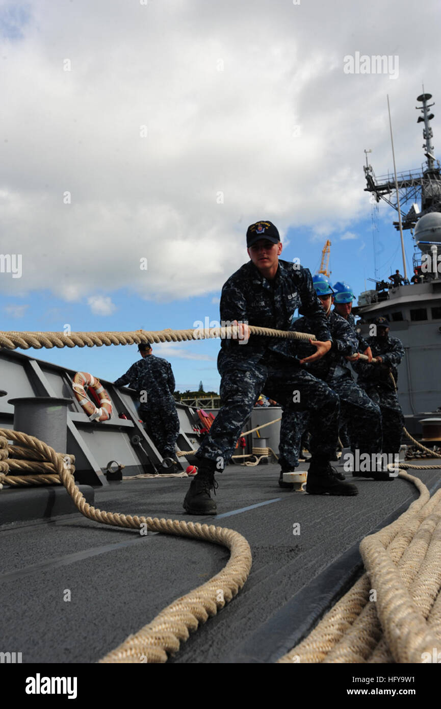 Uss mcclusky hi-res stock photography and images - Alamy
