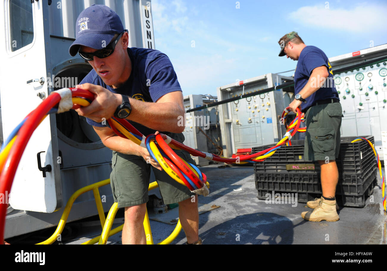 Cable umbilical hi-res stock photography and images - Alamy