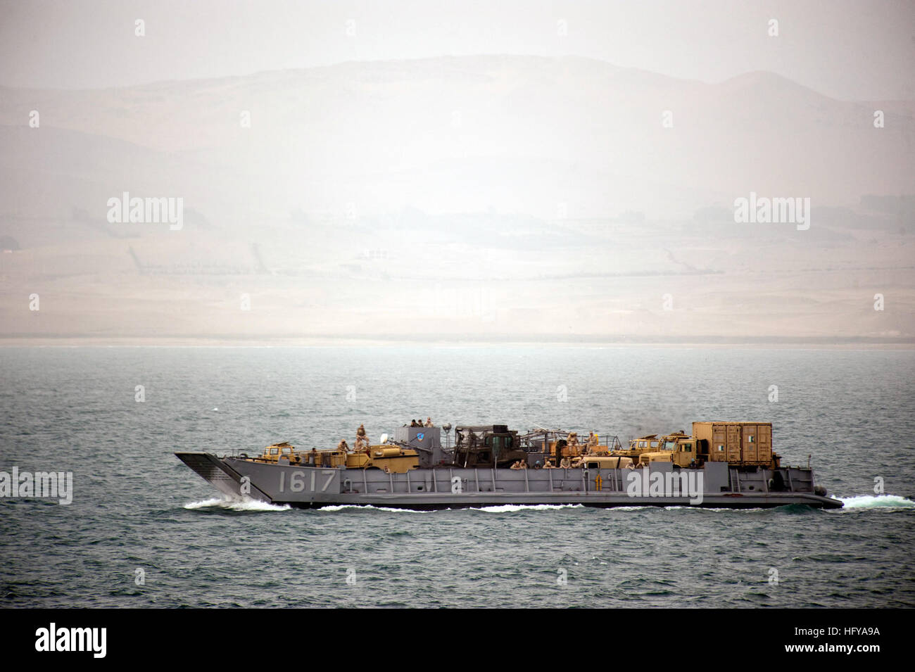 100713-N-5319A-018 PACIFIC OCEAN (July 13, 2010) Landing Craft Utility ...