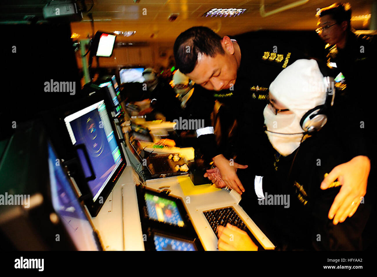100713-O-0000X-002 PACIFIC OCEAN (July 13, 2010) Col. Giam Hock Koon ...