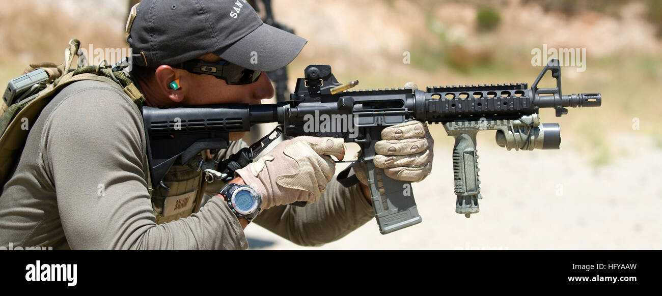 Mk18 rifle hi-res stock photography and images - Alamy