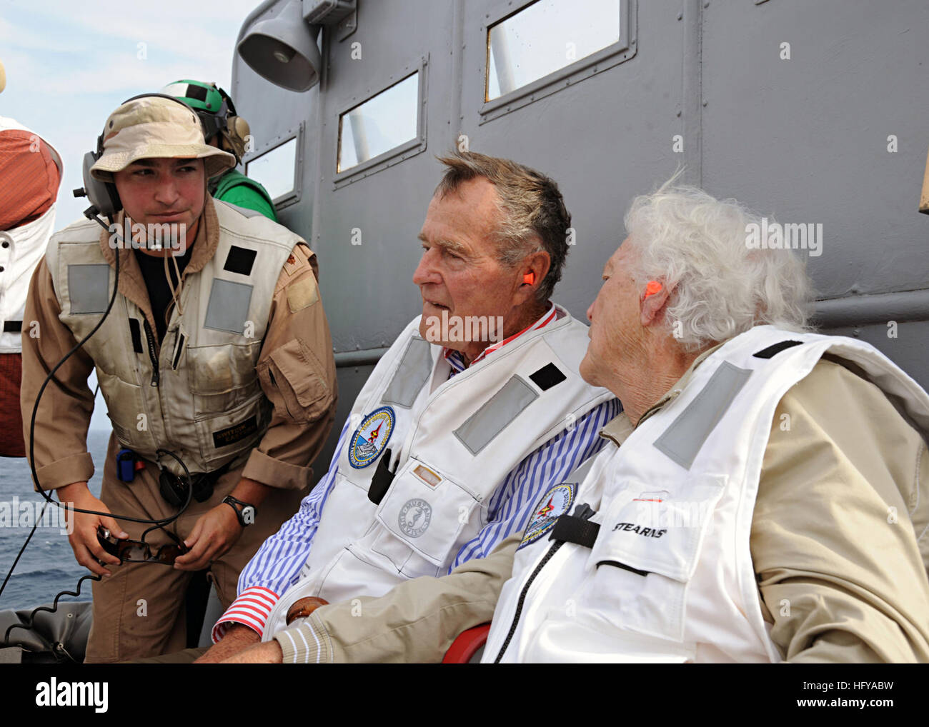 Landing signal officers platform hi-res stock photography and images ...