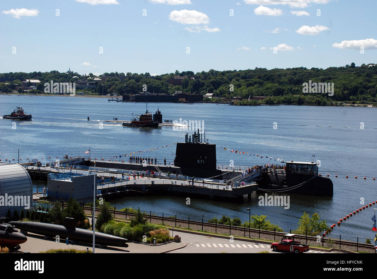 The Los Angeles-class attack submarine USS Annapolis passes by the ...