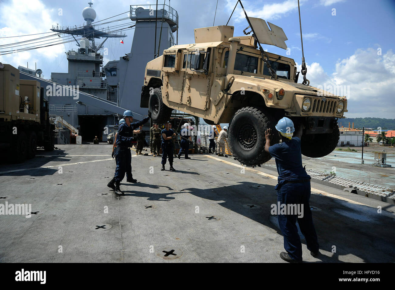 101016-N-8335D-529 SUBIC BAY, Philippines (Oct. 16, 2010) Sailors ...