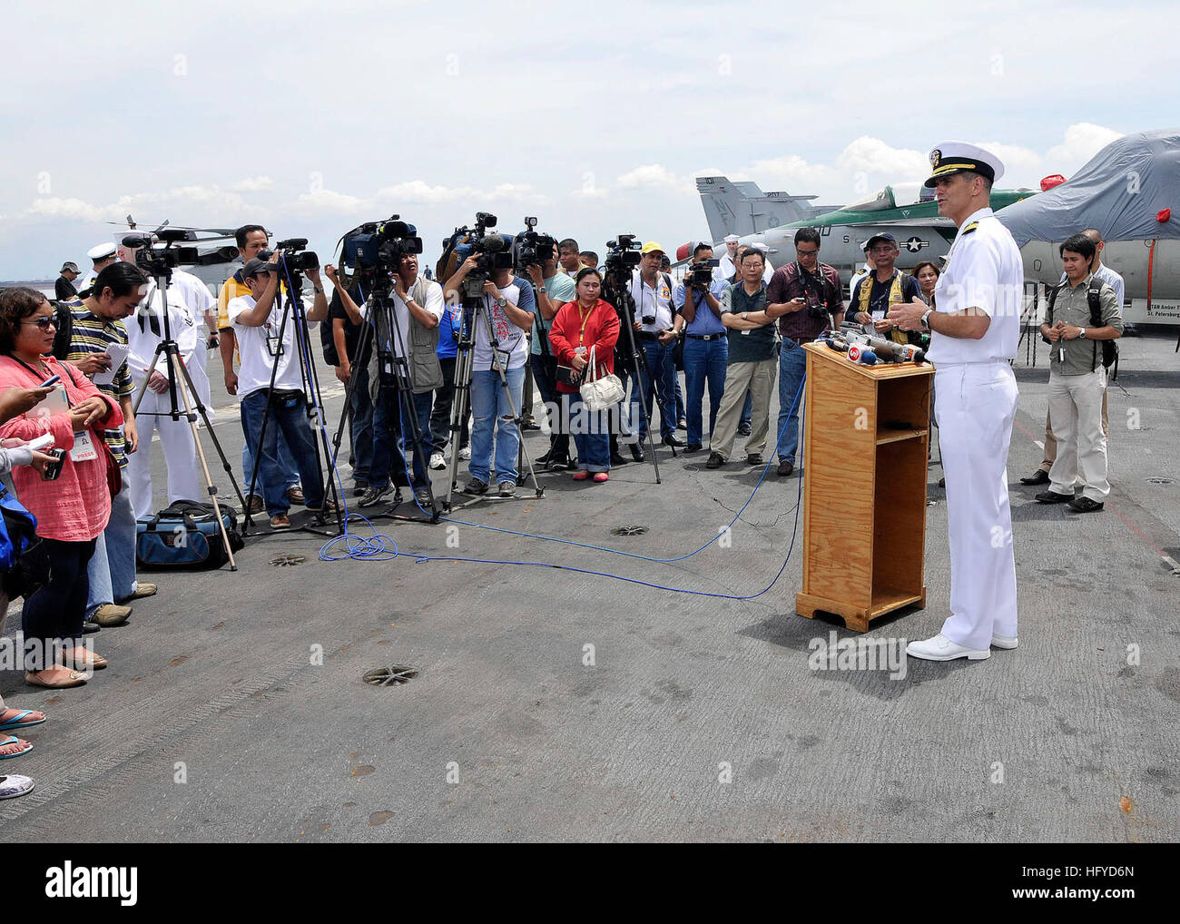 100904-N-7103C-037 MANILA (Sept. 4, 2010) Capt. David A. Lausman ...