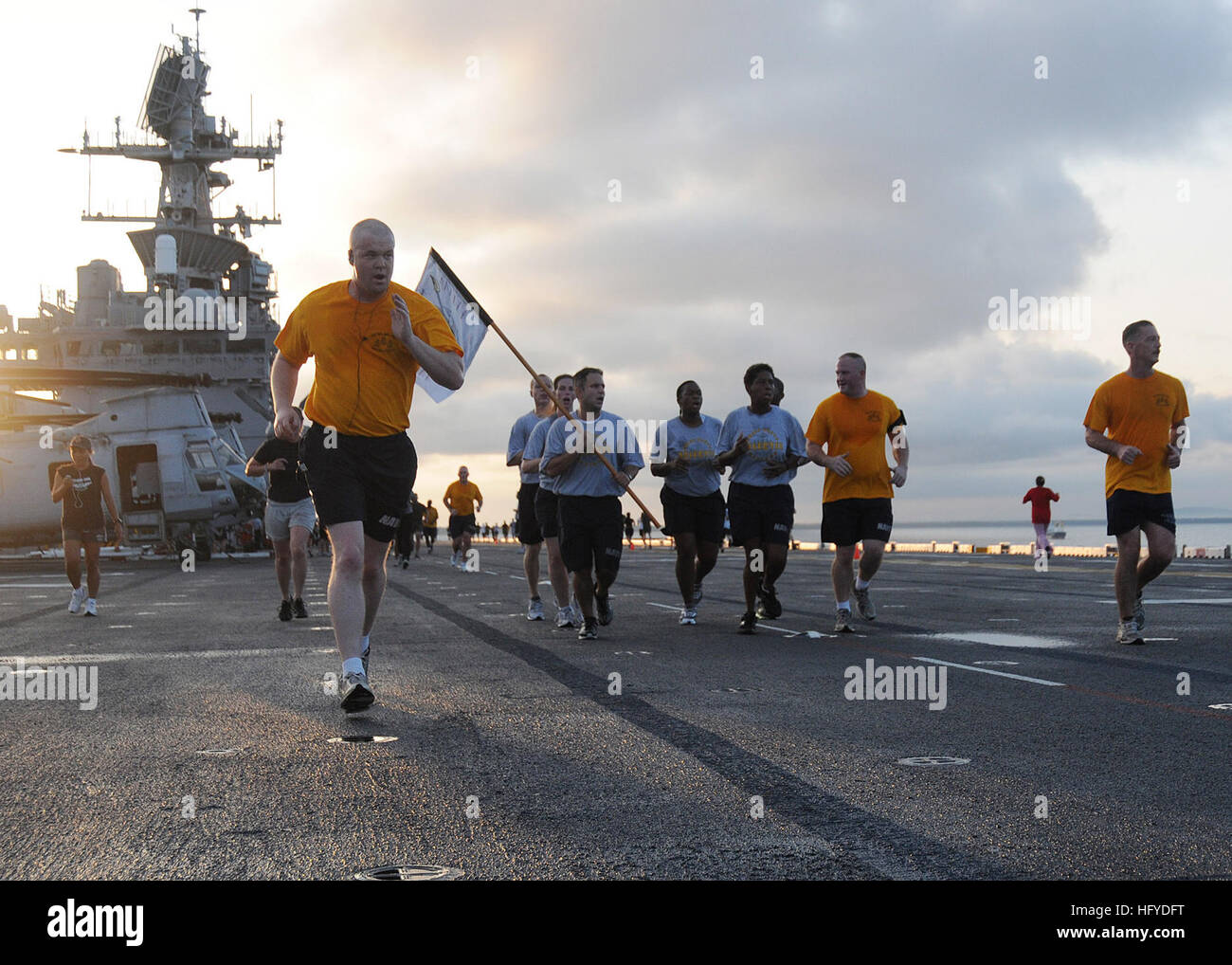 Pentagon continuing promise 2010 hi-res stock photography and images ...