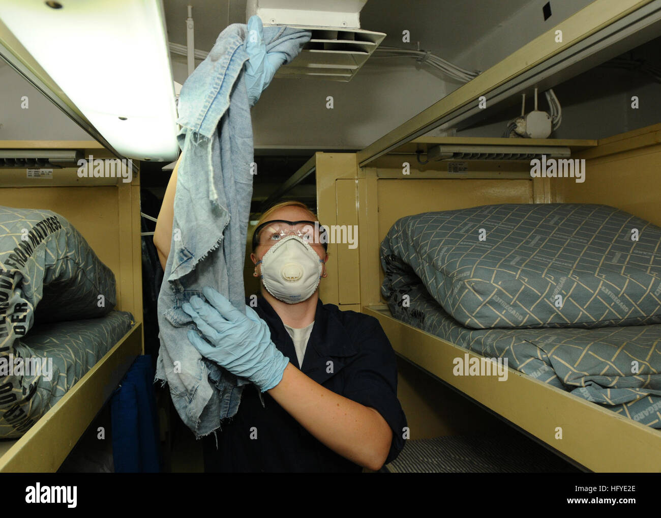 100922-N-1092P-025 ARABIAN SEA (Sept. 22, 2010) Seaman Amanda Carlton ...