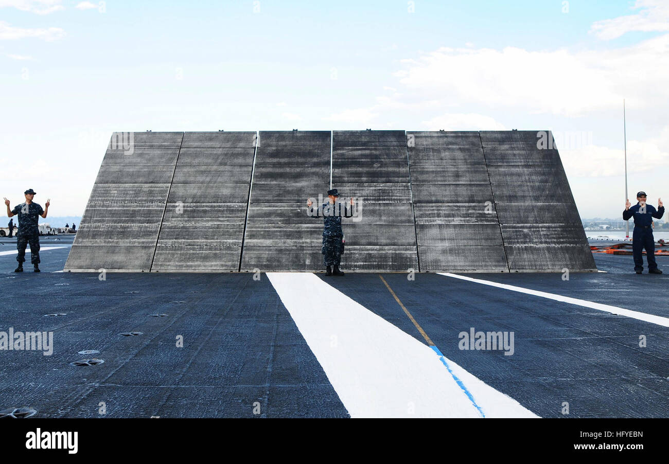 Jet blast deflector hi-res stock photography and images - Alamy