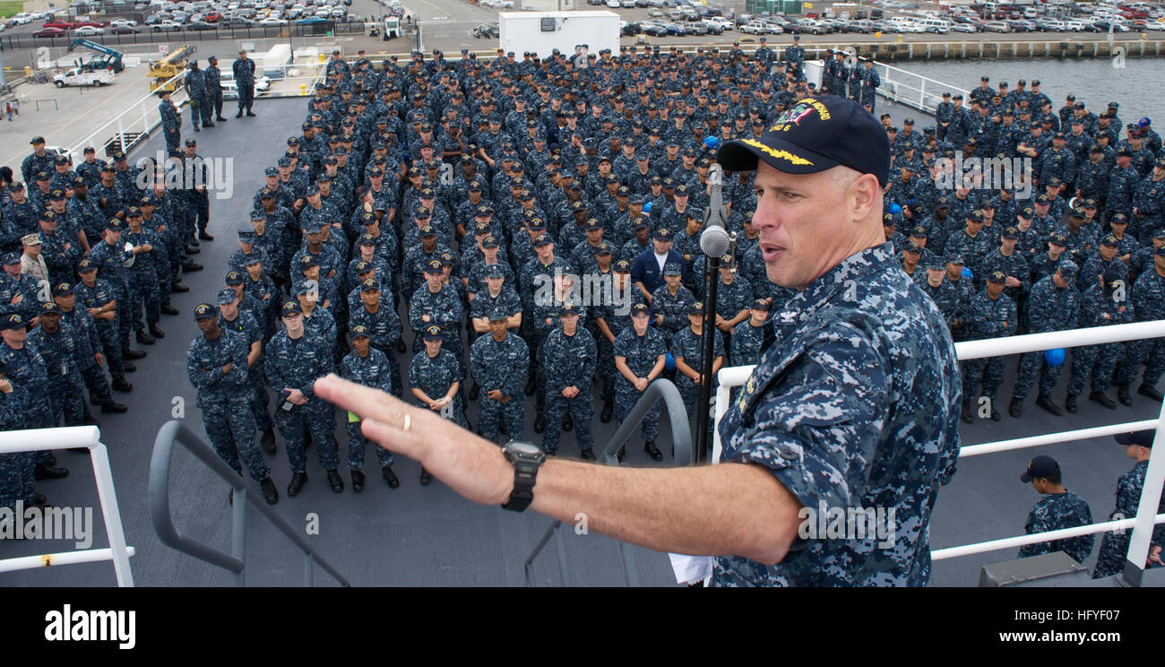 Sailors of amphibious assault ship USS Bonhomme Richard (LHD 6) use ...