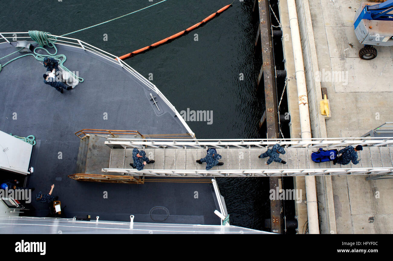 Sailors assigned to the amphibious assault ship USS Bonhomme Richard ...