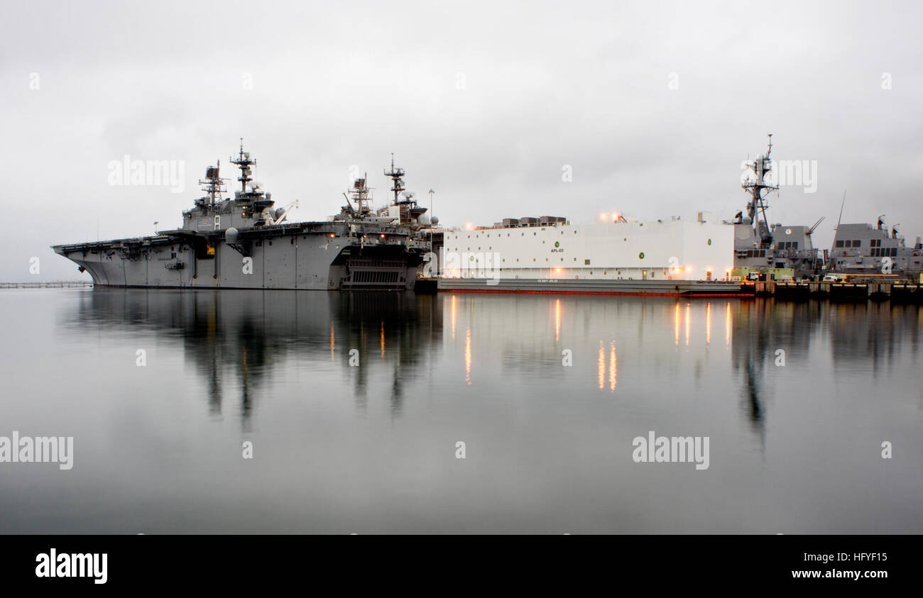 101015-N-9643K-021 SAN DIEGO (Oct. 15, 2010) The amphibious assault ...
