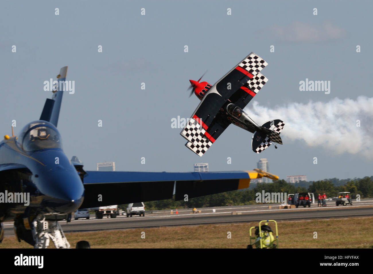 101023-N-1776T-022 JACKSONVILLE, Fla. (Oct. 23, 2010) Skip Stewart ...