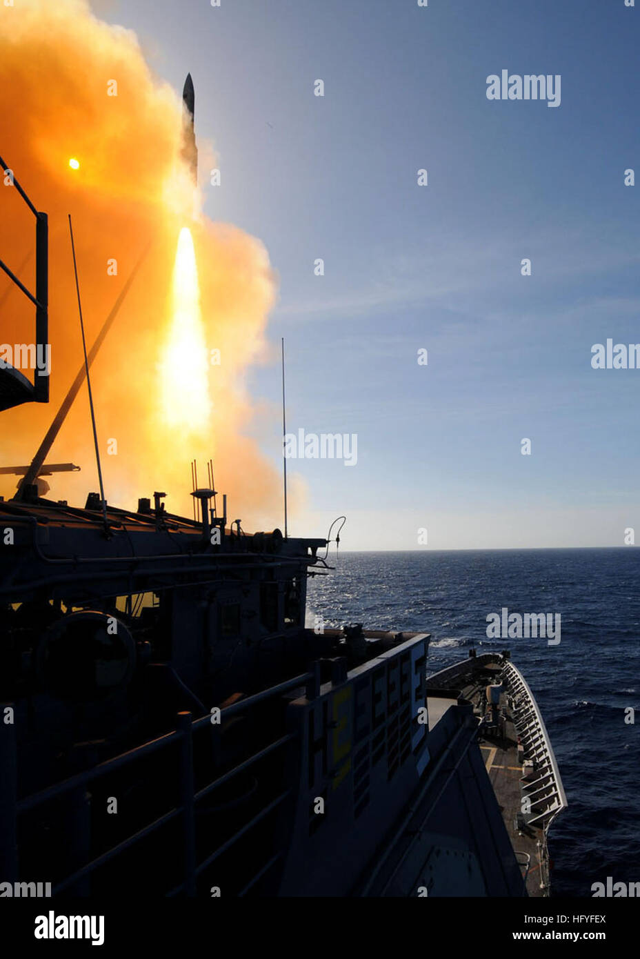 Guided missile cruiser uss gettysburg cg 64 hi-res stock photography ...