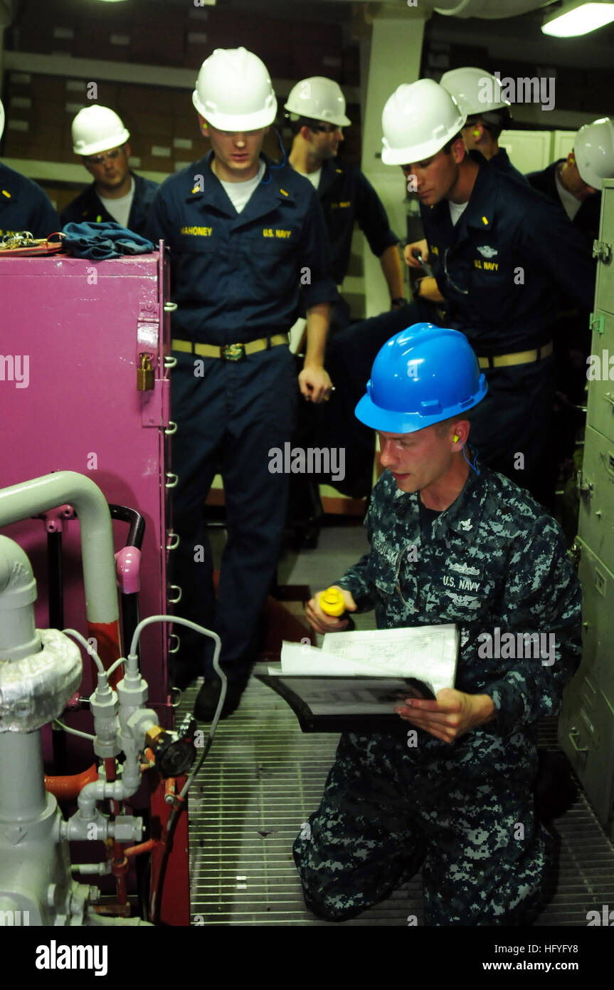 Surface warfare officer hi-res stock photography and images - Alamy