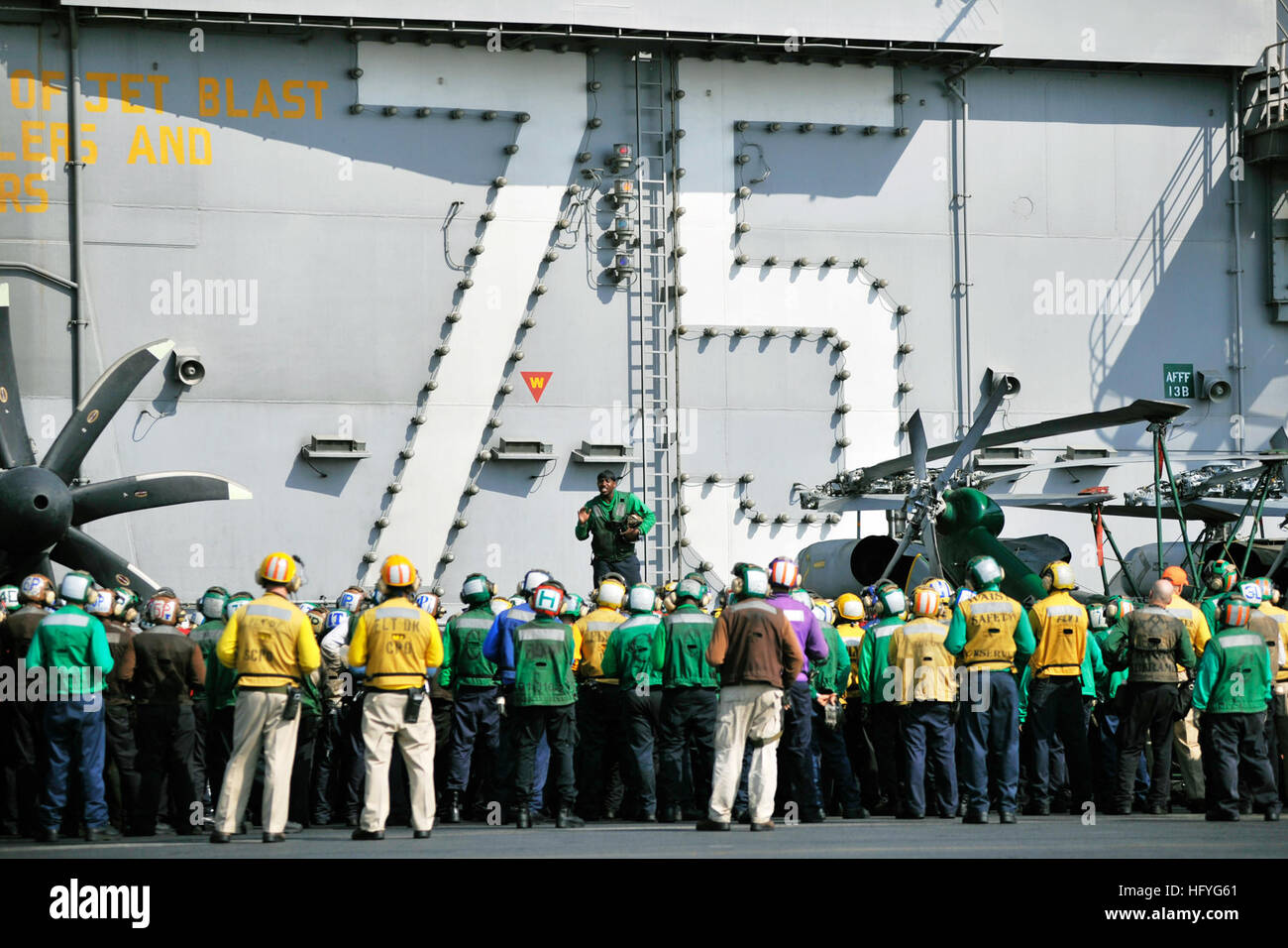 Us navy deck crew members hi-res stock photography and images - Alamy