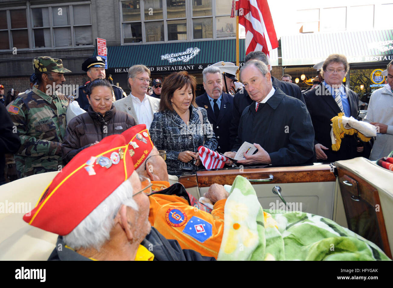 World War II veterans who served as Navajo code talkers in the U.S ...
