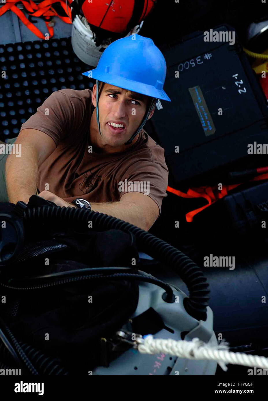 Mk 16 mod1 underwater breathing apparatus hi-res stock photography and ...