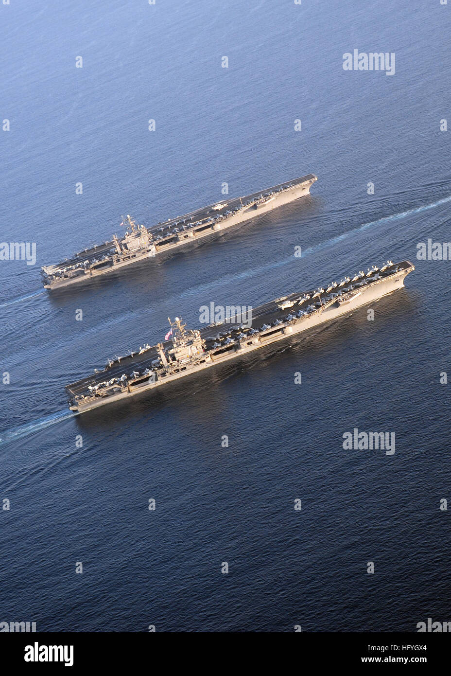 2010 the aircraft carrier uss abraham lincoln cvn 72 hi-res stock ...