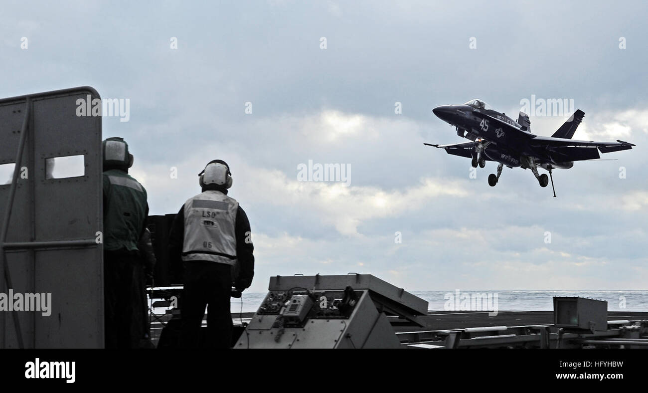 Us navy f a 18c fighter lands hi-res stock photography and images - Alamy