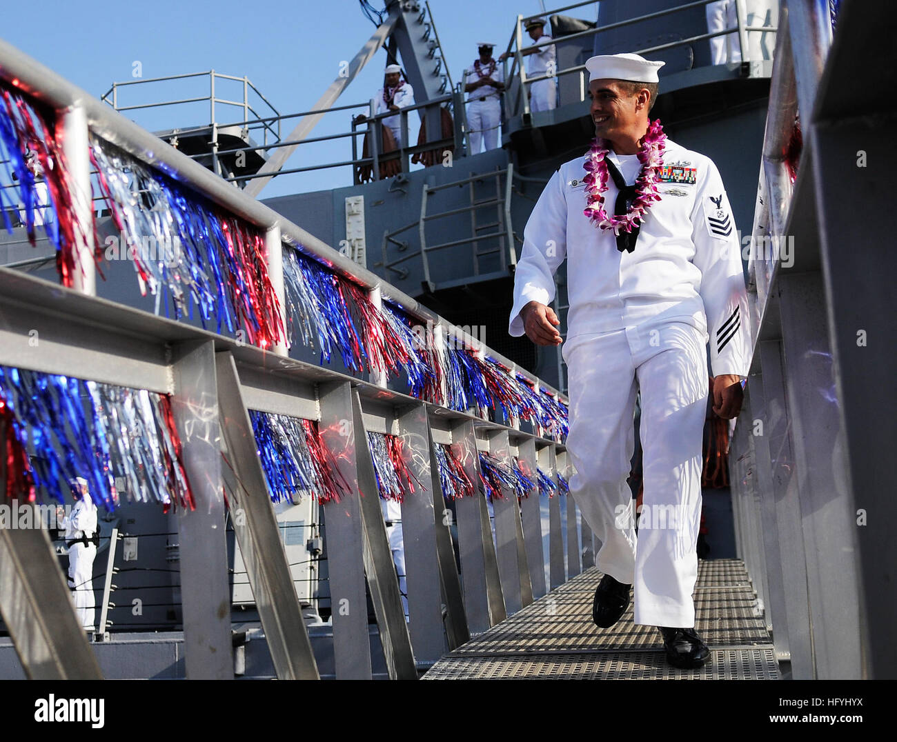 101214-N-7498L-194 PEARL HARBOR-HICKAM (Dec. 14, 2010) BoatswainÕs Mate ...