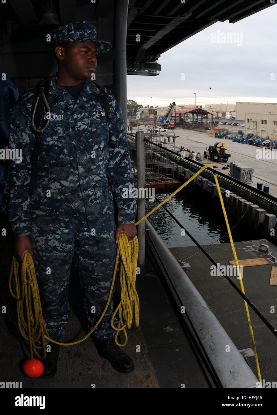 Seaman Apprentice Tanesia M. Cooper, from Syracuse, N.Y., prepares to ...