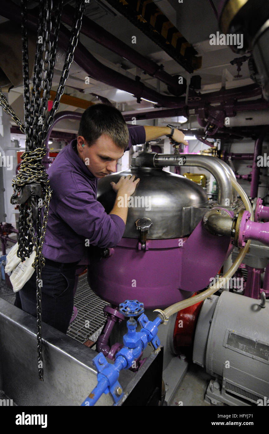 Jp 5 pump room hi-res stock photography and images - Alamy