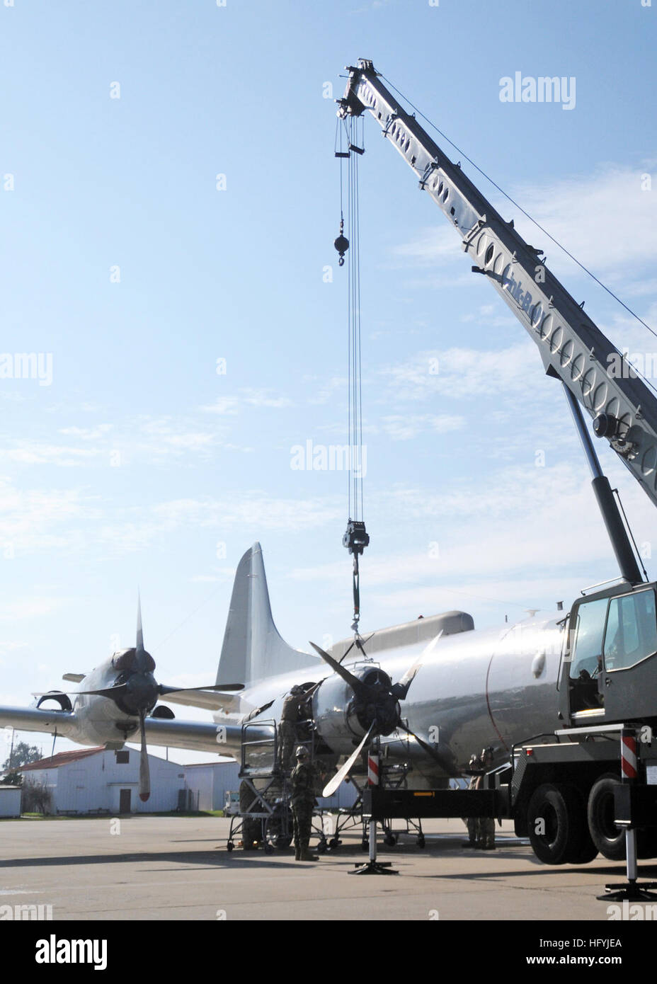 110105-N-9564W-172 ROTA, Spain (Jan. 5, 2011) Seabees assigned to the ...