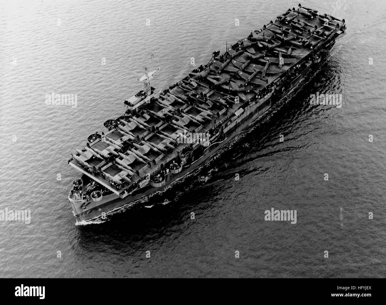 USS Barnes (CVE-20) transporting P-38s and P-47s 1943 Stock Photo - Alamy