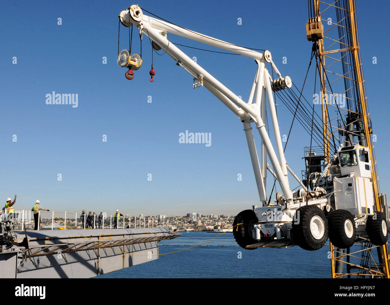 Contractors and sailors transport the emergency heavy lift crane "Tilly ...