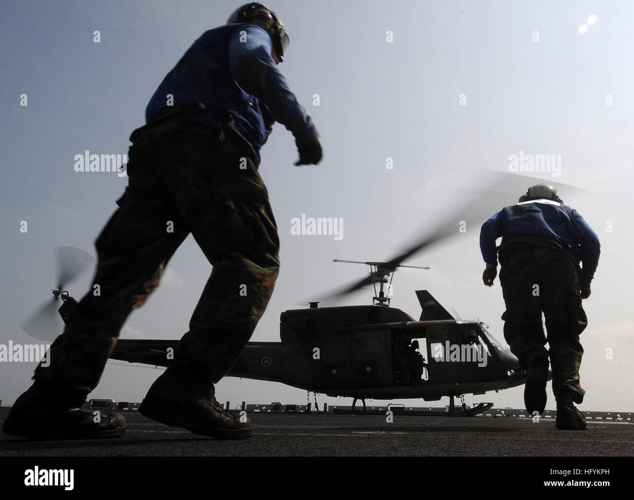 110216-N-4743B-187 GULF OF THAILAND (Feb. 16, 2011) Sailors run out to ...