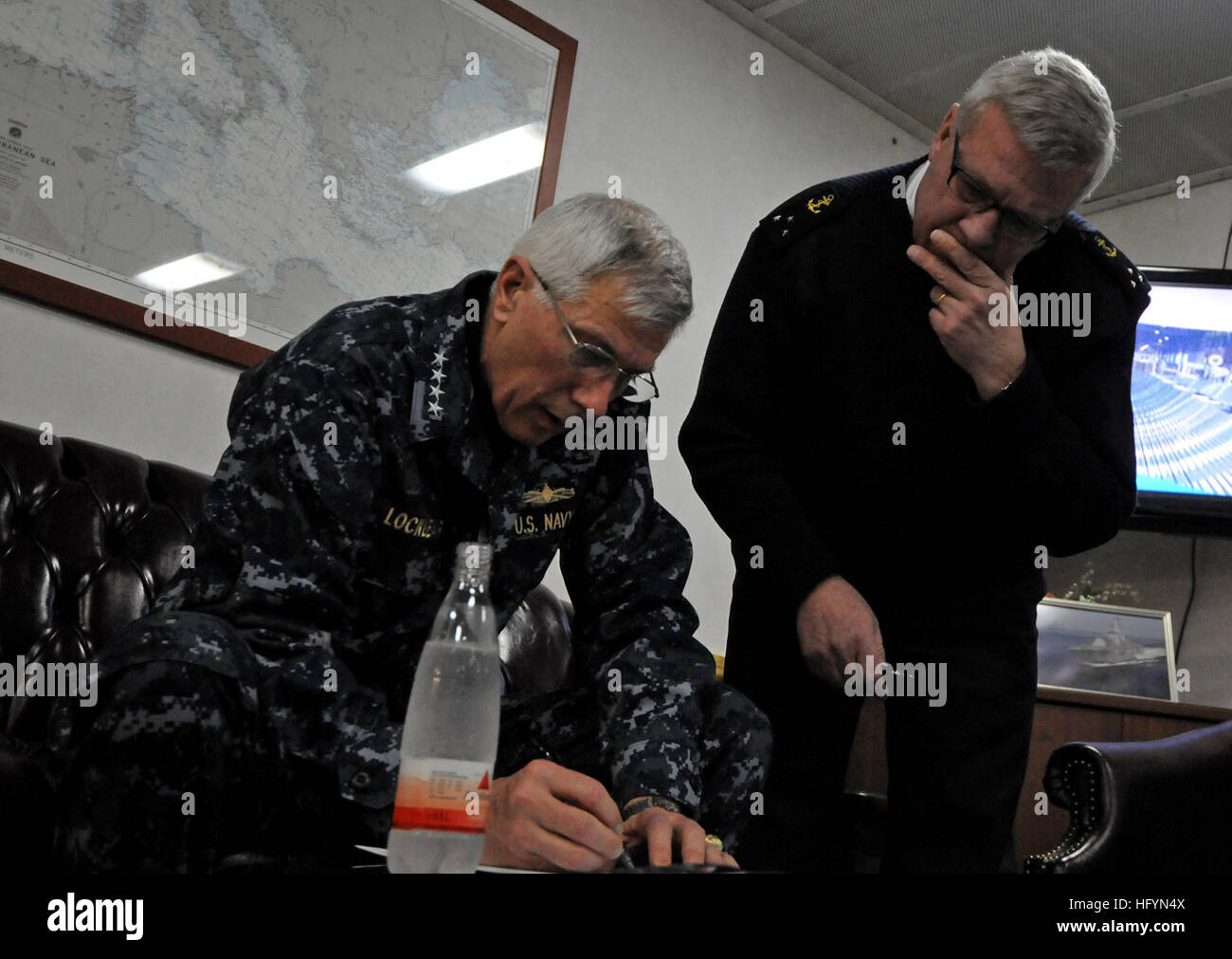 Admiral samuel j locklear hi-res stock photography and images - Alamy