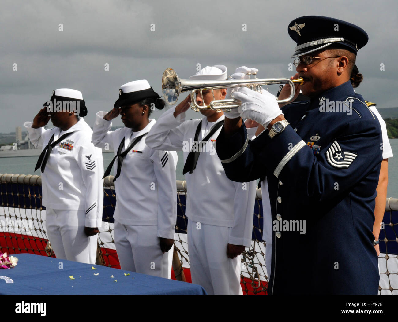 110414-N-VM928-101 PEARL HARBOR (April 14, 2011) A U.S. Air Force ...