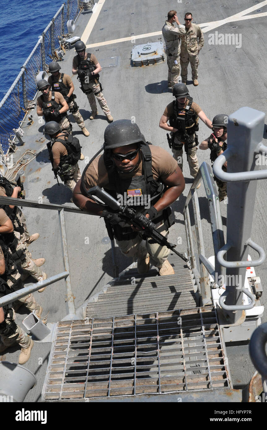 Uss ponce lpd 15 hi-res stock photography and images - Alamy