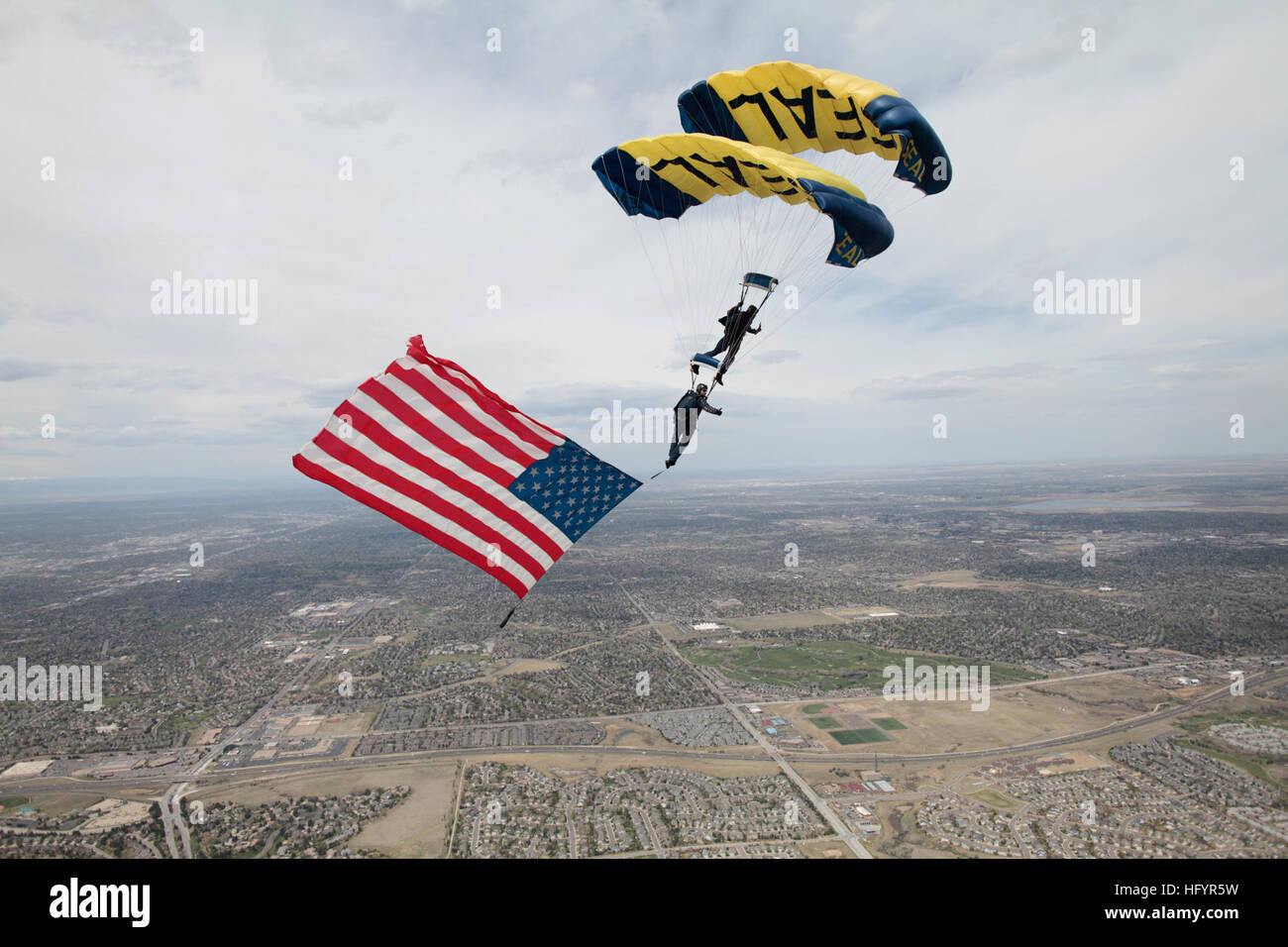 High performance parachutes hi-res stock photography and images - Alamy