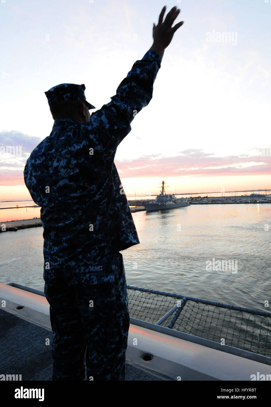 110511-N-XE109-090 ATLANTIC OCEAN (May 11, 2011) Aviation Boatswain's ...