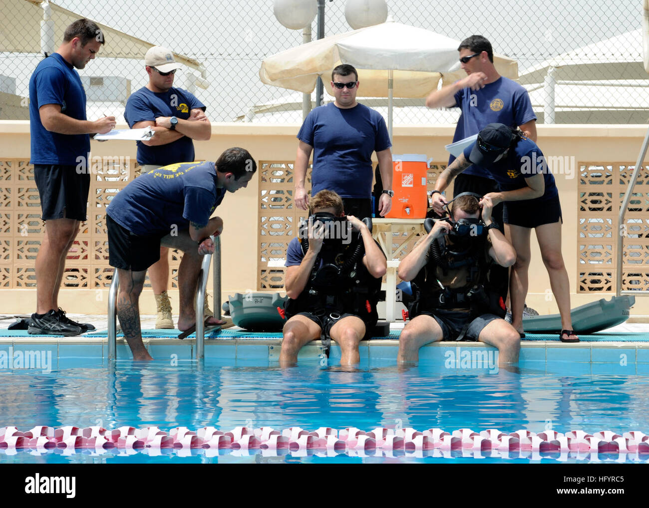 Closed circuit breathing apparatus hi-res stock photography and images ...