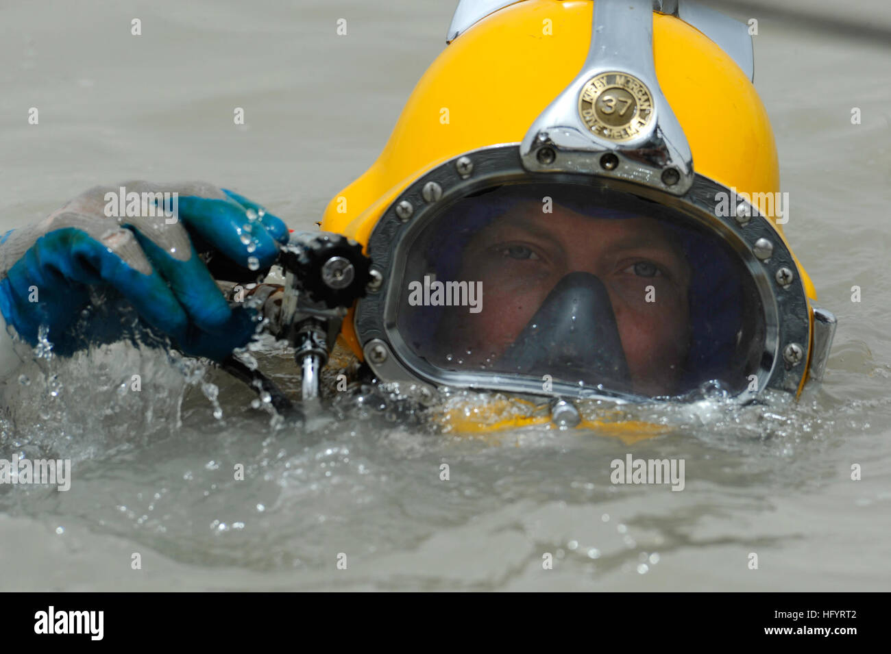 Us navy diving helmet hi-res stock photography and images - Alamy