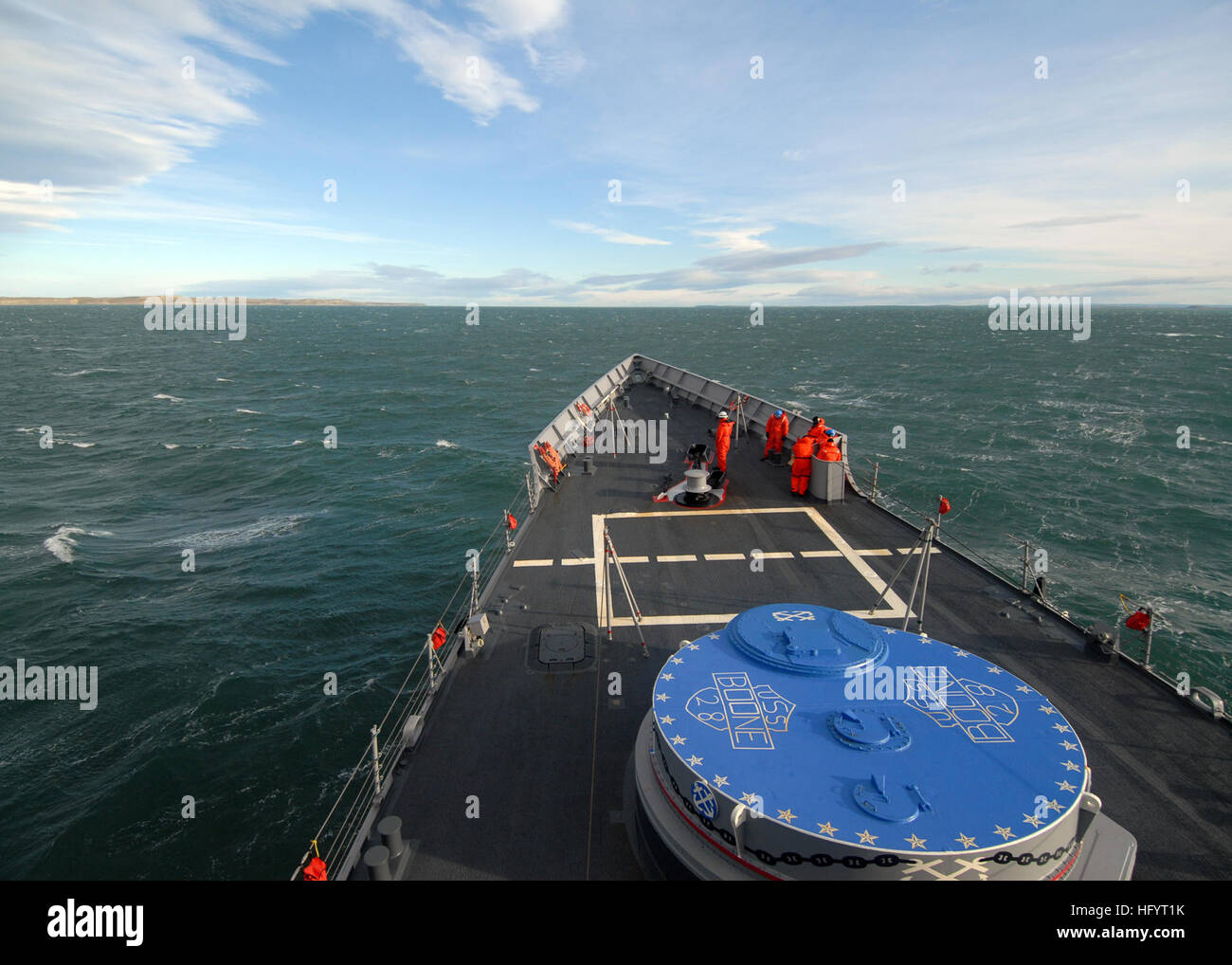 Sailors aboard guided-missile frigate USS Boone (FFG 28) prepare to ...