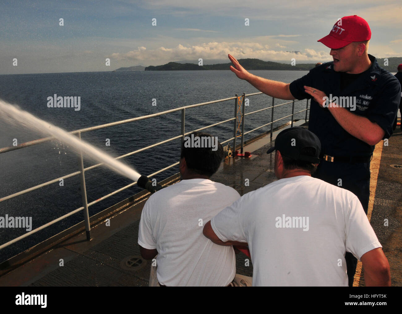 110523-N-CO162-040 PHILIPPINE SEA (May 23, 2011) Damage Controlman 2nd ...