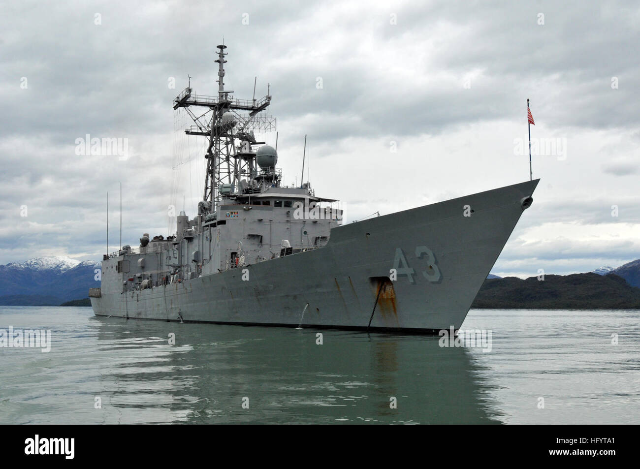 110526-N-NL541-399 STRAIT OF MAGELLAN (May 26, 2011) The Oliver Hazard ...