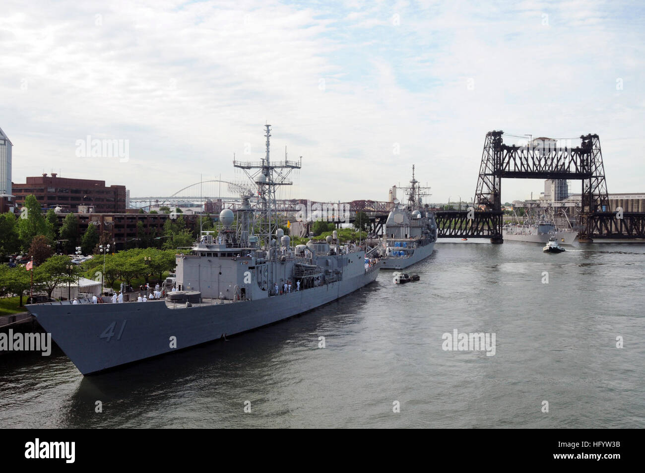 Uss ingraham ffg 61 hi-res stock photography and images - Alamy