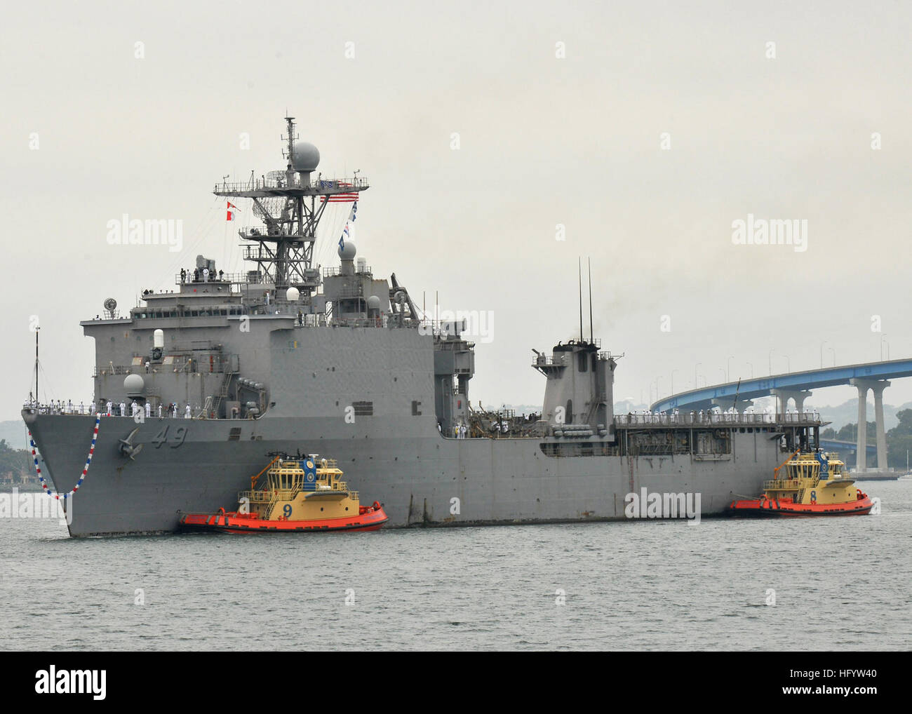 Amphibious dock landing ship uss harpers ferry hi-res stock photography ...